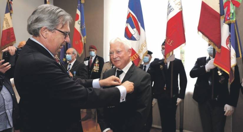 Le président Jean-Pierre Pesson décoré